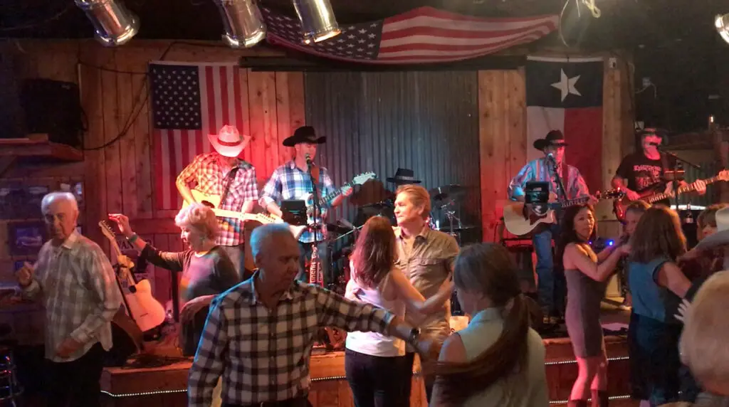 Best Country Bars for Line Dancing in Los Angeles County